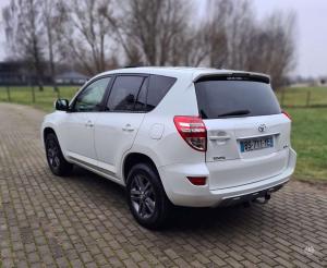 Balts Toyota RAV4 2011 Tauragė, ar dzinēja tilpumu 2.23 L un nobraukumu 239 tūkst. km par 6300 €, foto 4 vietnē AUTOMOTO.COM.LV