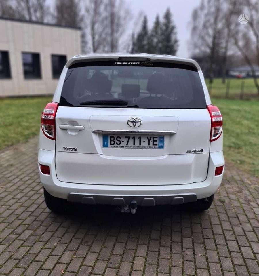 Balts Toyota RAV4 2011 Tauragė, ar dzinēja tilpumu 2.23 L un nobraukumu 239 tūkst. km par 6300 €, foto 6 vietnē AUTOMOTO.COM.LV