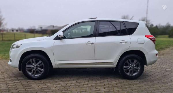 White Toyota RAV4 2011 in Taurage, with an engine capacity of 2.23 L and mileage of 239 thousand km for 6300 €, photo 7 on AUTOMOTO.COM.LV
