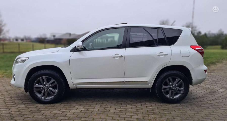 Balts Toyota RAV4 2011 Tauragė, ar dzinēja tilpumu 2.23 L un nobraukumu 239 tūkst. km par 6300 €, foto 7 vietnē AUTOMOTO.COM.LV