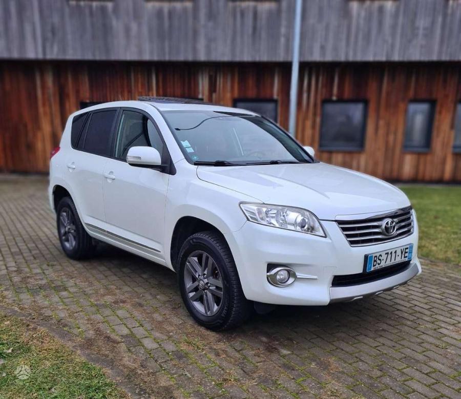 Balts Toyota RAV4 2011 Tauragė, ar dzinēja tilpumu 2.23 L un nobraukumu 239 tūkst. km par 6300 €, foto 9 vietnē AUTOMOTO.COM.LV