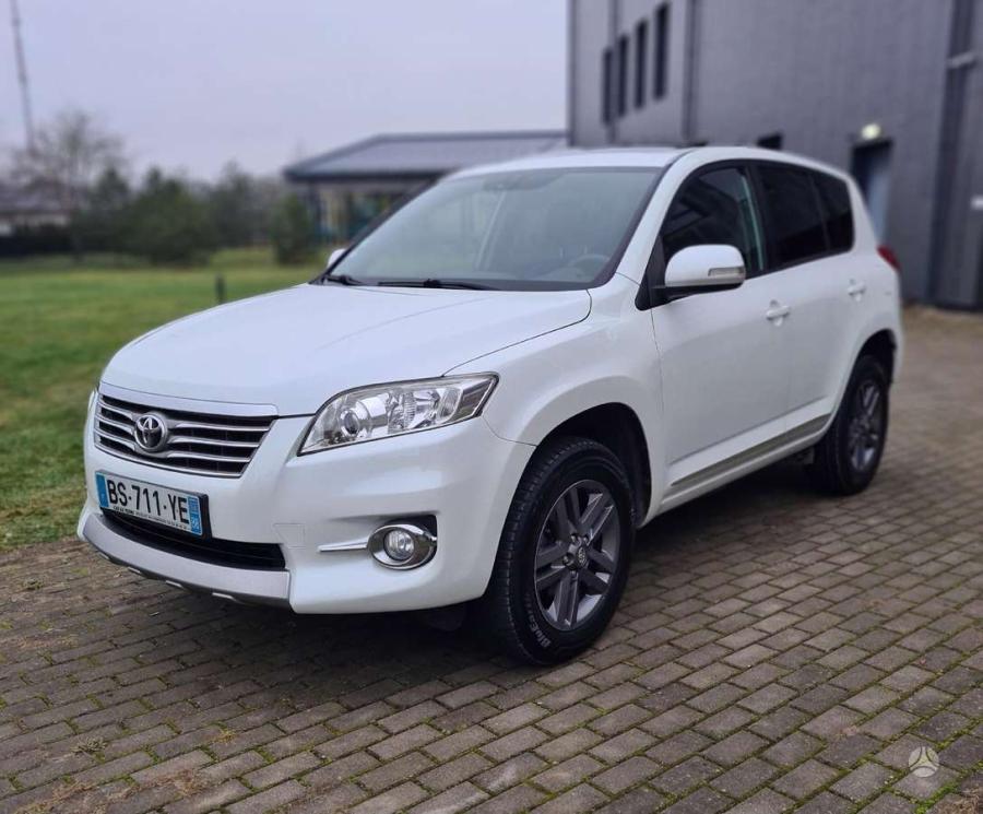 Balts Toyota RAV4 2011 Tauragė, ar dzinēja tilpumu 2.23 L un nobraukumu 239 tūkst. km par 6300 €, foto 10 vietnē AUTOMOTO.COM.LV