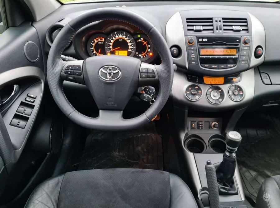 Balts Toyota RAV4 2011 Tauragė, ar dzinēja tilpumu 2.23 L un nobraukumu 239 tūkst. km par 6300 €, foto 11 vietnē AUTOMOTO.COM.LV