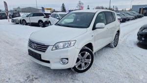 Balts Toyota RAV4 2011 Marijampole, ar dzinēja tilpumu 2.23 L un nobraukumu 300 tūkst. km par 8190 €, foto  vietnē AUTOMOTO.COM.LV