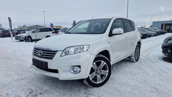 White Toyota RAV4 2011 in Marijampole, with an engine capacity of 2.23 L and mileage of 300 thousand km for 8190 €, photo 2 on AUTOMOTO.COM.LV