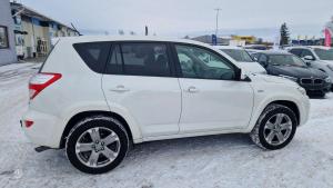 White Toyota RAV4 2011 in Marijampole, with an engine capacity of 2.23 L and mileage of 300 thousand km for 8190 €, photo 5 on AUTOMOTO.COM.LV