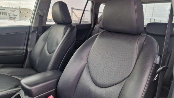 Balts Toyota RAV4 2011 Marijampole, ar dzinēja tilpumu 2.23 L un nobraukumu 300 tūkst. km par 8190 €, foto 11 vietnē AUTOMOTO.COM.LV