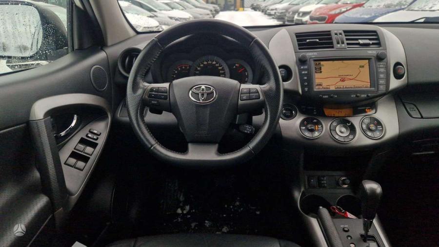 White Toyota RAV4 2011 in Marijampole, with an engine capacity of 2.23 L and mileage of 300 thousand km for 8190 €, photo 16 on AUTOMOTO.COM.LV