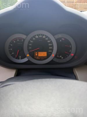 White Toyota RAV4 2011 in Riga, with an engine capacity of 2.20 L and mileage of 325 thousand km for 4500 €, photo 6 on AUTOMOTO.COM.LV