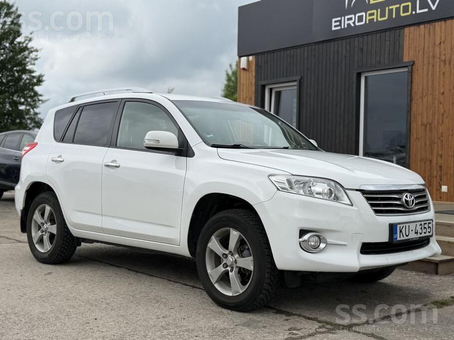 Balts Toyota RAV4 2011 Rīga, ar dzinēja tilpumu 2.20 L un nobraukumu 236 tūkst. km par 6990 €, foto 1 vietnē AUTOMOTO.COM.LV