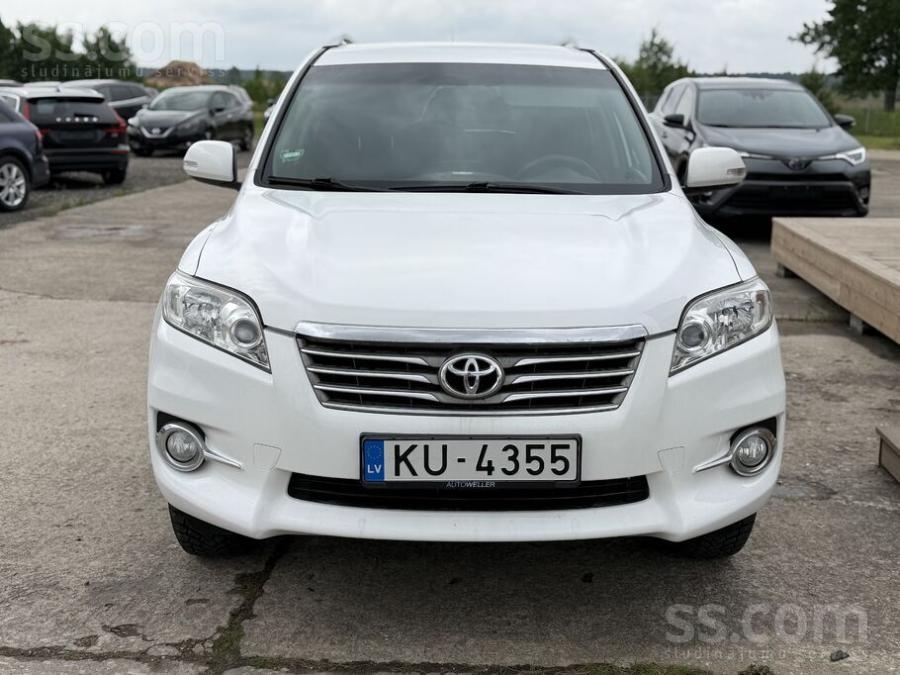 Balts Toyota RAV4 2011 Rīga, ar dzinēja tilpumu 2.20 L un nobraukumu 236 tūkst. km par 6990 €, foto 3 vietnē AUTOMOTO.COM.LV