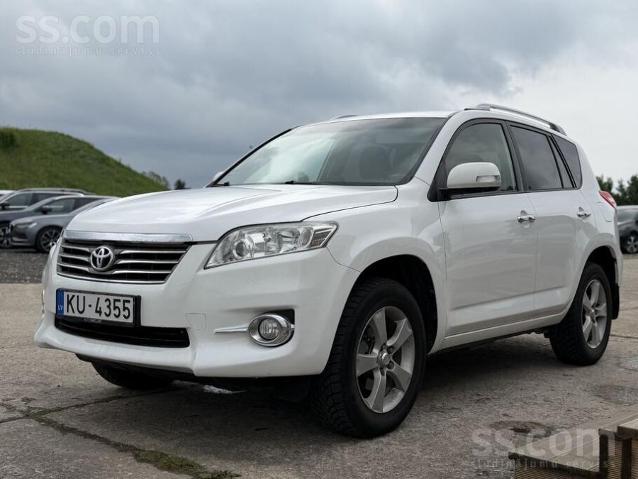 Balts Toyota RAV4 2011 Rīga, ar dzinēja tilpumu 2.20 L un nobraukumu 236 tūkst. km par 6990 €, foto 4 vietnē AUTOMOTO.COM.LV