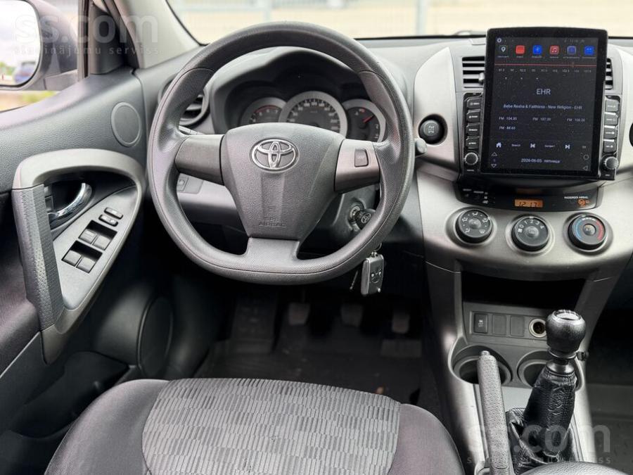 Balts Toyota RAV4 2011 Rīga, ar dzinēja tilpumu 2.20 L un nobraukumu 236 tūkst. km par 6990 €, foto 5 vietnē AUTOMOTO.COM.LV