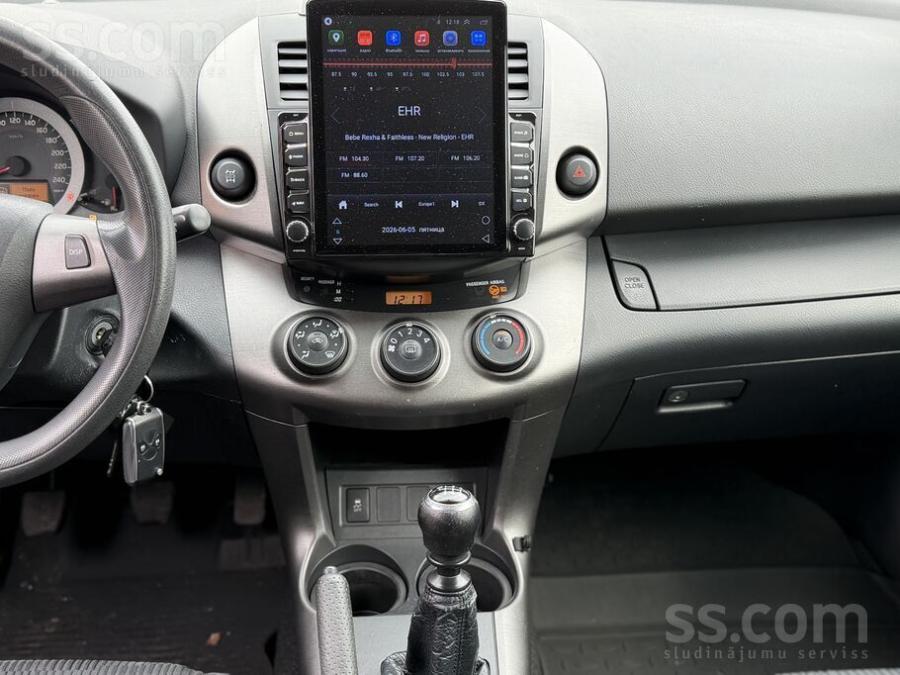 Balts Toyota RAV4 2011 Rīga, ar dzinēja tilpumu 2.20 L un nobraukumu 236 tūkst. km par 6990 €, foto 8 vietnē AUTOMOTO.COM.LV