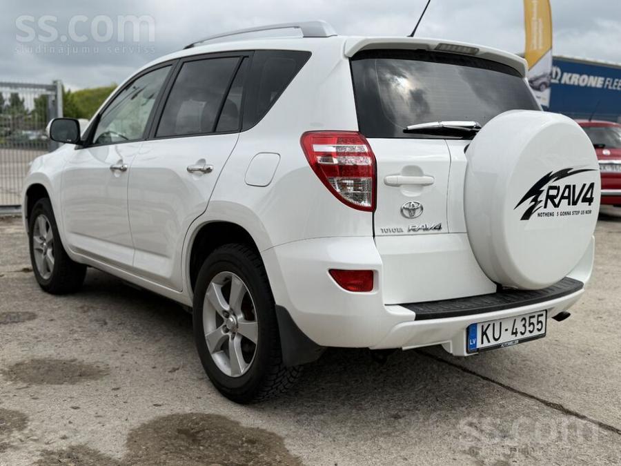 Balts Toyota RAV4 2011 Rīga, ar dzinēja tilpumu 2.20 L un nobraukumu 236 tūkst. km par 6990 €, foto 15 vietnē AUTOMOTO.COM.LV