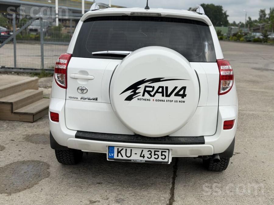 Balts Toyota RAV4 2011 Rīga, ar dzinēja tilpumu 2.20 L un nobraukumu 236 tūkst. km par 6990 €, foto 16 vietnē AUTOMOTO.COM.LV