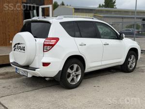Balts Toyota RAV4 2011 Rīga, ar dzinēja tilpumu 2.20 L un nobraukumu 236 tūkst. km par 6990 €, foto 17 vietnē AUTOMOTO.COM.LV