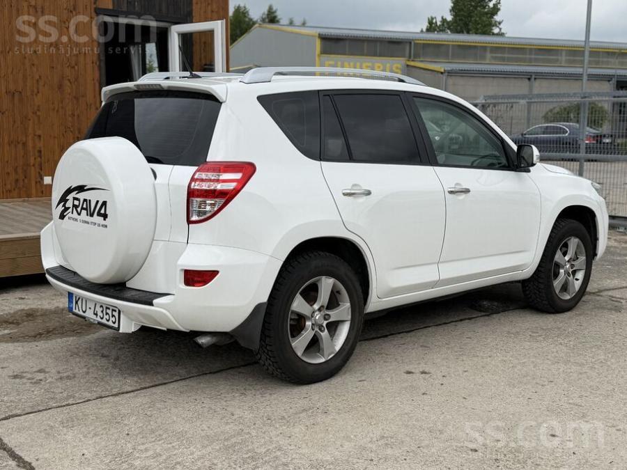 Balts Toyota RAV4 2011 Rīga, ar dzinēja tilpumu 2.20 L un nobraukumu 236 tūkst. km par 6990 €, foto 17 vietnē AUTOMOTO.COM.LV