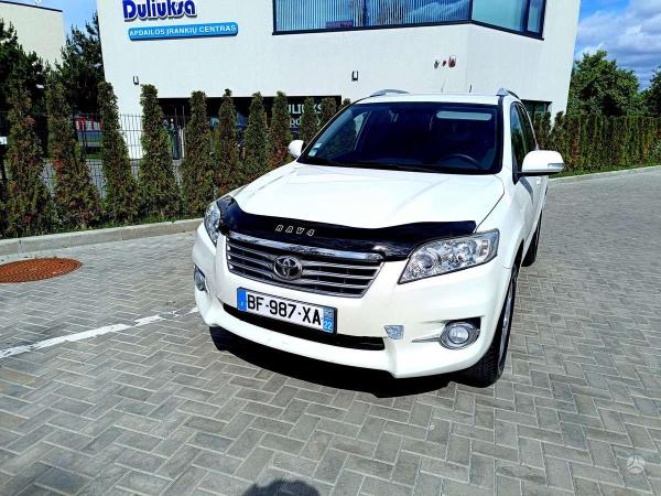 White Toyota RAV4 2011 in Kaunas, with an engine capacity of 2.20 L and mileage of 262 thousand km for 6950 €, photo 2 on AUTOMOTO.COM.LV