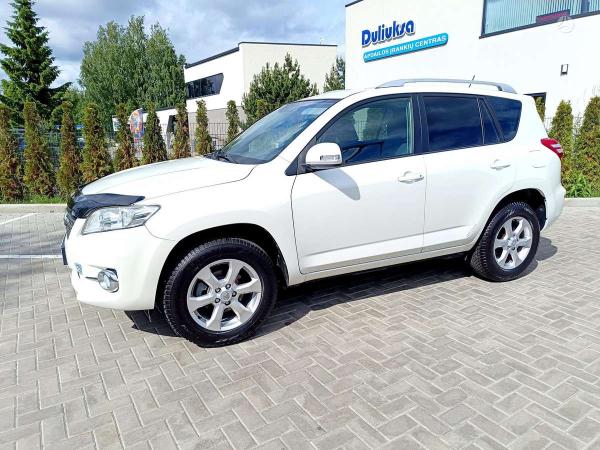 White Toyota RAV4 2011 in Kaunas, with an engine capacity of 2.20 L and mileage of 262 thousand km for 6950 €, photo 4 on AUTOMOTO.COM.LV