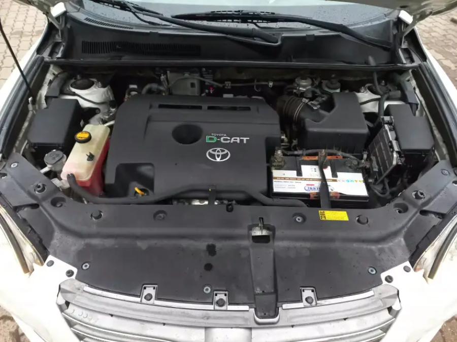 Balts Toyota RAV4 2011 Rīga, ar dzinēja tilpumu 2.20 L un nobraukumu 220 tūkst. km par 8400 €, foto 1 vietnē AUTOMOTO.COM.LV