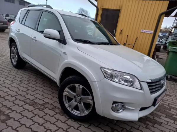 White Toyota RAV4 2011 in Riga, with an engine capacity of 2.20 L and mileage of 220 thousand km for 8400 €, photo 5 on AUTOMOTO.COM.LV