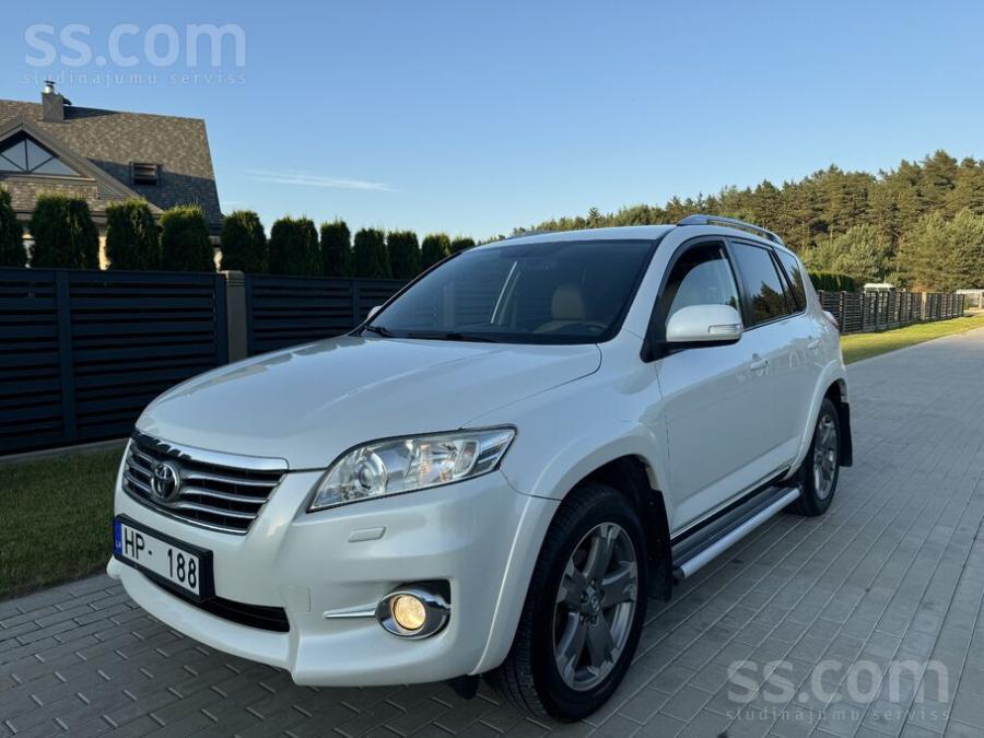 White Toyota RAV4 2011 in Riga, with an engine capacity of 2.20 L and mileage of 0 thousand km for 4950 €, photo 3 on AUTOMOTO.COM.LV