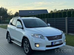 White Toyota RAV4 2011 in Riga, with an engine capacity of 2.20 L and mileage of 0 thousand km for 4950 €, photo 5 on AUTOMOTO.COM.LV