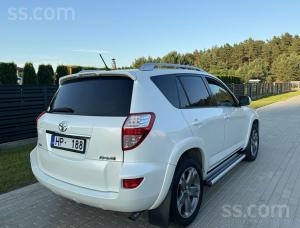 White Toyota RAV4 2011 in Riga, with an engine capacity of 2.20 L and mileage of 0 thousand km for 4950 €, photo 8 on AUTOMOTO.COM.LV