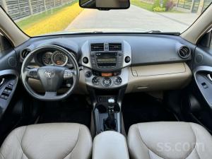 White Toyota RAV4 2011 in Riga, with an engine capacity of 2.20 L and mileage of 0 thousand km for 4950 €, photo 12 on AUTOMOTO.COM.LV