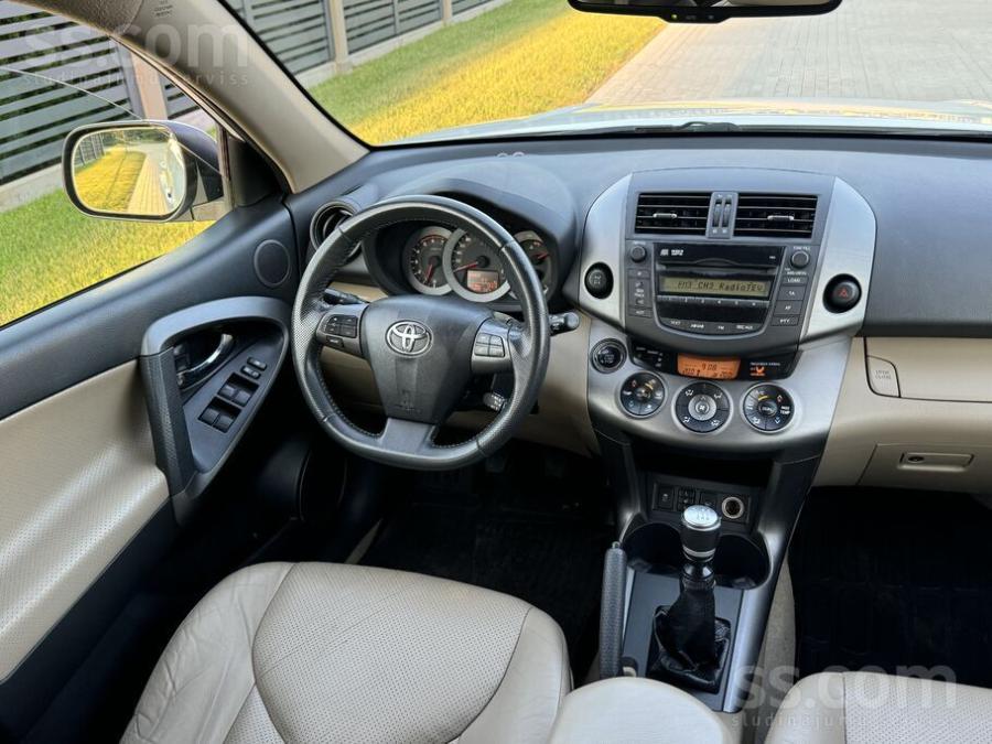 White Toyota RAV4 2011 in Riga, with an engine capacity of 2.20 L and mileage of 0 thousand km for 4950 €, photo 14 on AUTOMOTO.COM.LV