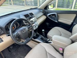 White Toyota RAV4 2011 in Riga, with an engine capacity of 2.20 L and mileage of 0 thousand km for 4950 €, photo 15 on AUTOMOTO.COM.LV