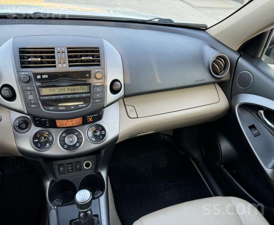 White Toyota RAV4 2011 in Riga, with an engine capacity of 2.20 L and mileage of 0 thousand km for 4950 €, photo 17 on AUTOMOTO.COM.LV