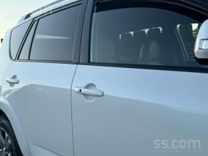 White Toyota RAV4 2011 in Riga, with an engine capacity of 2.20 L and mileage of 0 thousand km for 4950 €, photo 21 on AUTOMOTO.COM.LV
