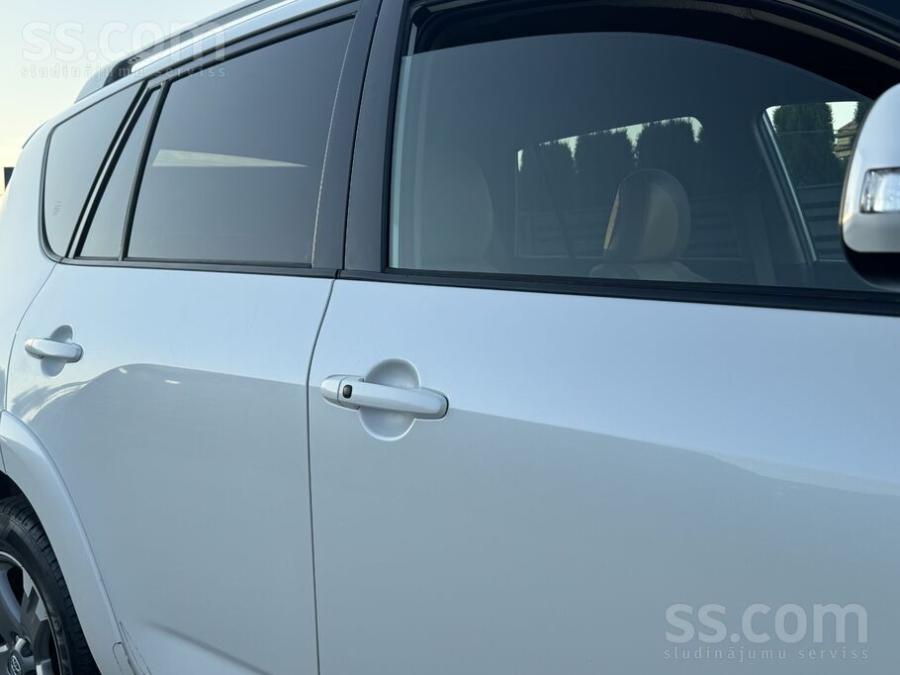 White Toyota RAV4 2011 in Riga, with an engine capacity of 2.20 L and mileage of 0 thousand km for 4950 €, photo 21 on AUTOMOTO.COM.LV