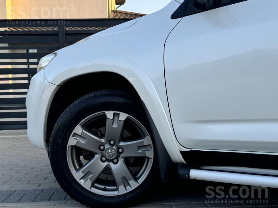 White Toyota RAV4 2011 in Riga, with an engine capacity of 2.20 L and mileage of 0 thousand km for 4950 €, photo 22 on AUTOMOTO.COM.LV