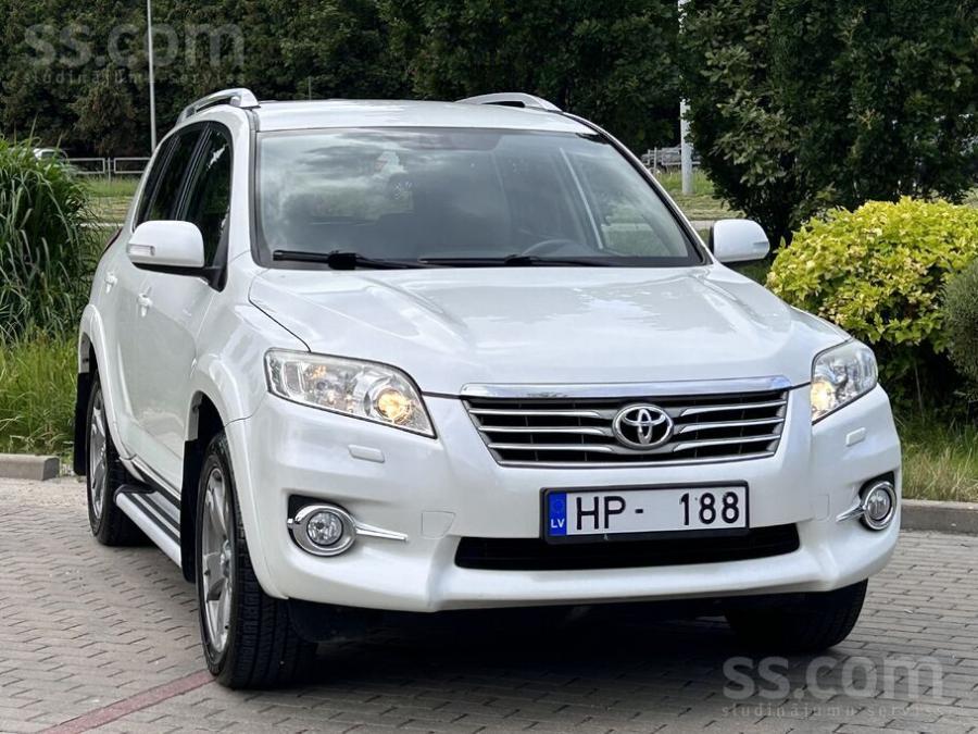 White Toyota RAV4 2011 in Riga, with an engine capacity of 2.20 L and mileage of 0 thousand km for 5350 €, photo 1 on AUTOMOTO.COM.LV