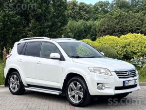 White Toyota RAV4 2011 in Riga, with an engine capacity of 2.20 L and mileage of 0 thousand km for 5350 €, photo 3 on AUTOMOTO.COM.LV