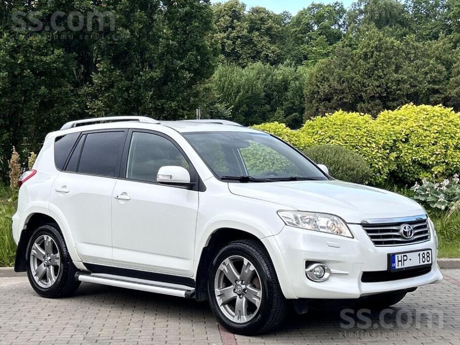 White Toyota RAV4 2011 in Riga, with an engine capacity of 2.20 L and mileage of 0 thousand km for 5350 €, photo 3 on AUTOMOTO.COM.LV
