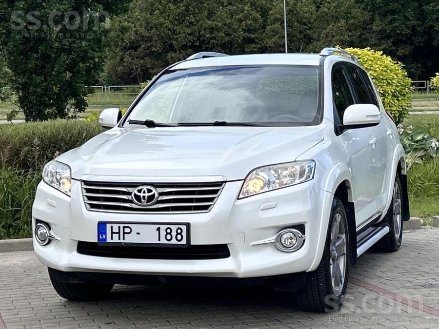 White Toyota RAV4 2011 in Riga, with an engine capacity of 2.20 L and mileage of 0 thousand km for 5350 €, photo 6 on AUTOMOTO.COM.LV