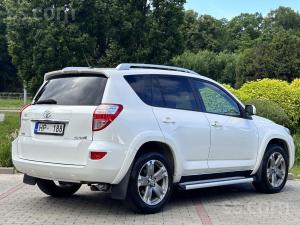 White Toyota RAV4 2011 in Riga, with an engine capacity of 2.20 L and mileage of 0 thousand km for 5350 €, photo 9 on AUTOMOTO.COM.LV