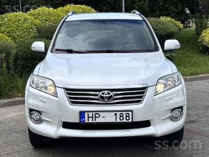 White Toyota RAV4 2011 in Riga, with an engine capacity of 2.20 L and mileage of 0 thousand km for 5350 €, photo 10 on AUTOMOTO.COM.LV