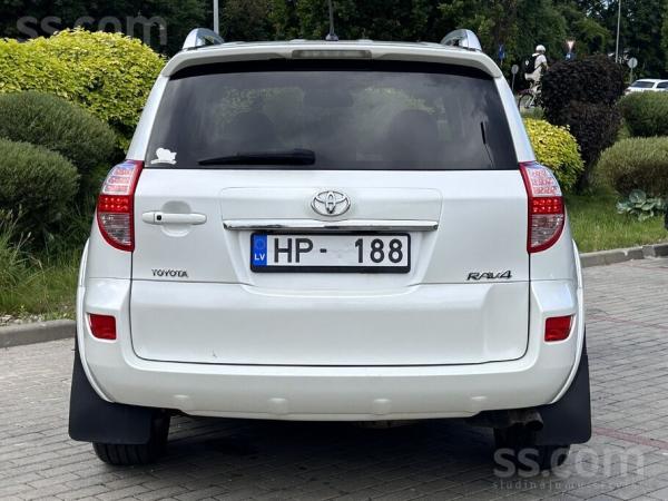 Balts Toyota RAV4 2011 Rīga, ar dzinēja tilpumu 2.20 L un nobraukumu 0 tūkst. km par 5350 €, foto 10 vietnē AUTOMOTO.COM.LV