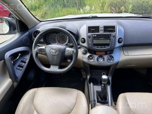 White Toyota RAV4 2011 in Riga, with an engine capacity of 2.20 L and mileage of 0 thousand km for 5350 €, photo 15 on AUTOMOTO.COM.LV