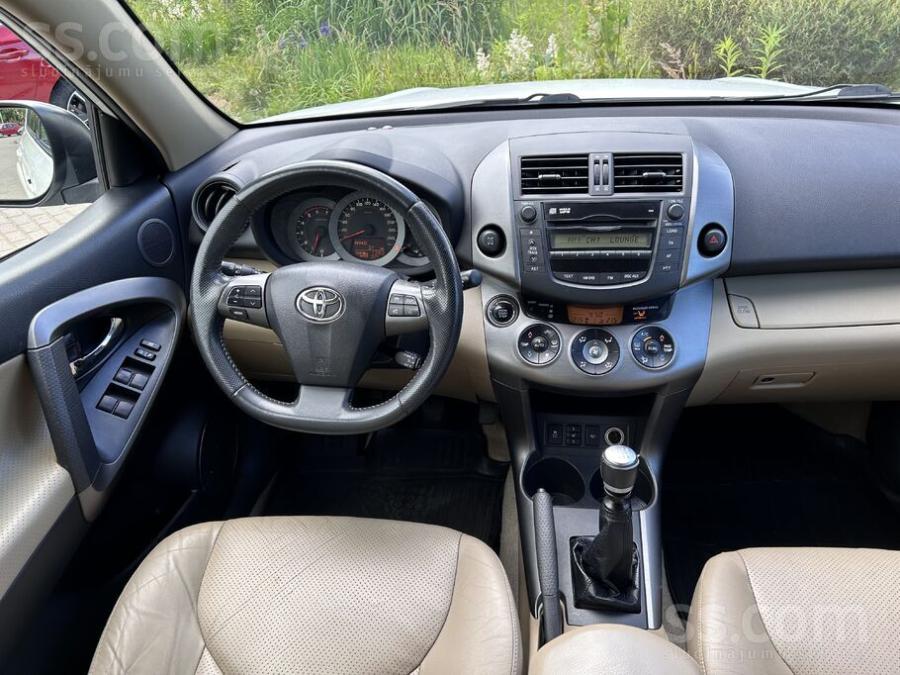 White Toyota RAV4 2011 in Riga, with an engine capacity of 2.20 L and mileage of 0 thousand km for 5350 €, photo 15 on AUTOMOTO.COM.LV