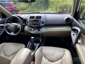 White Toyota RAV4 2011 in Riga, with an engine capacity of 2.20 L and mileage of 0 thousand km for 5350 €, photo 17 on AUTOMOTO.COM.LV