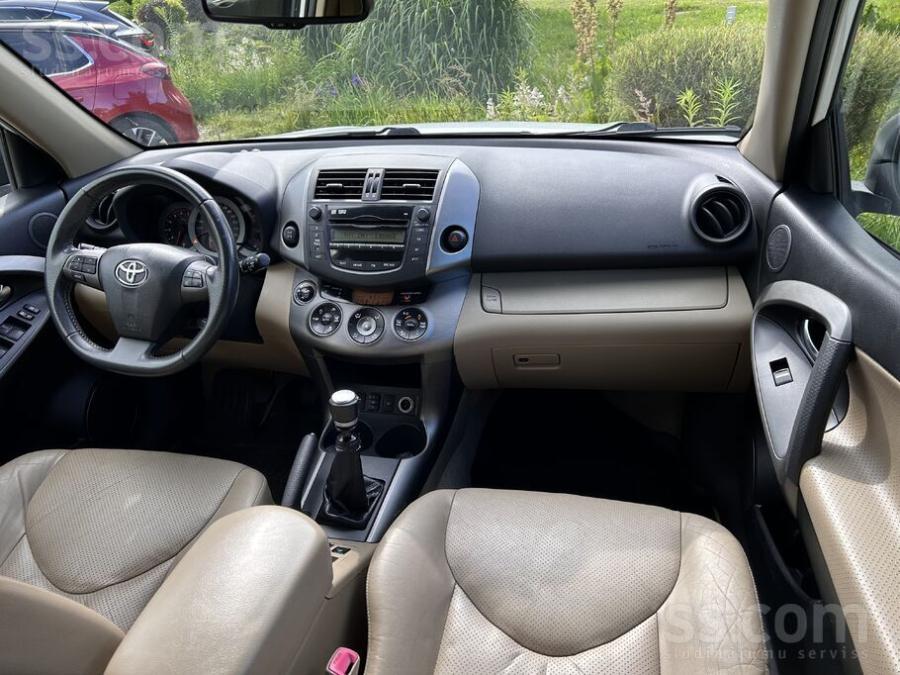 White Toyota RAV4 2011 in Riga, with an engine capacity of 2.20 L and mileage of 0 thousand km for 5350 €, photo 17 on AUTOMOTO.COM.LV