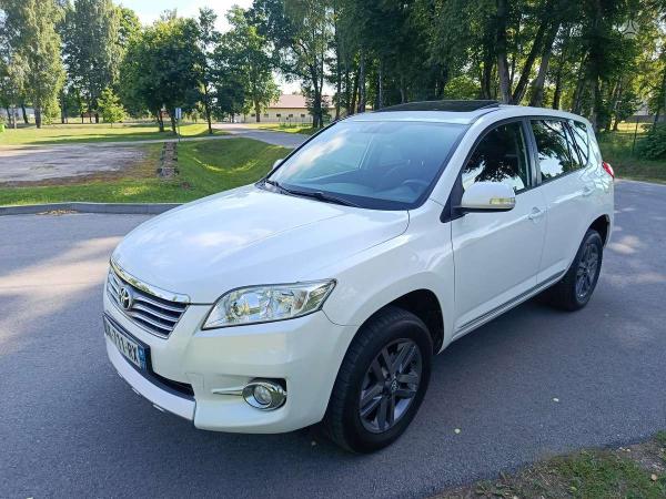Balts Toyota RAV4 2011 Tauragė, ar dzinēja tilpumu 2.23 L un nobraukumu 230 tūkst. km par 7200 €, foto 1 vietnē AUTOMOTO.COM.LV