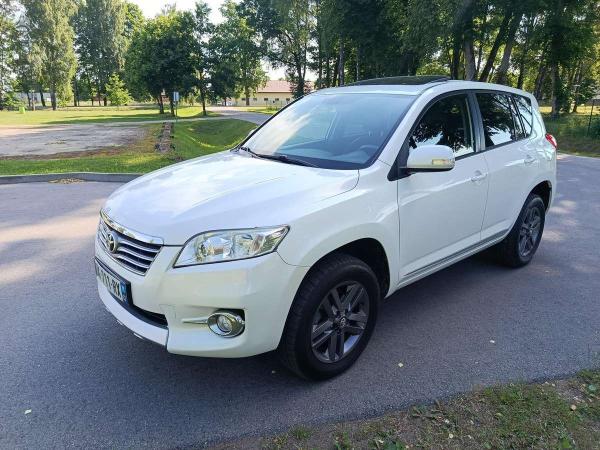Balts Toyota RAV4 2011 Tauragė, ar dzinēja tilpumu 2.23 L un nobraukumu 230 tūkst. km par 7200 €, foto 2 vietnē AUTOMOTO.COM.LV