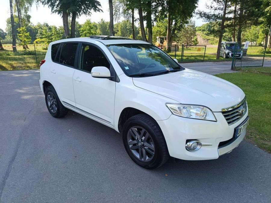Balts Toyota RAV4 2011 Tauragė, ar dzinēja tilpumu 2.23 L un nobraukumu 230 tūkst. km par 7200 €, foto 4 vietnē AUTOMOTO.COM.LV